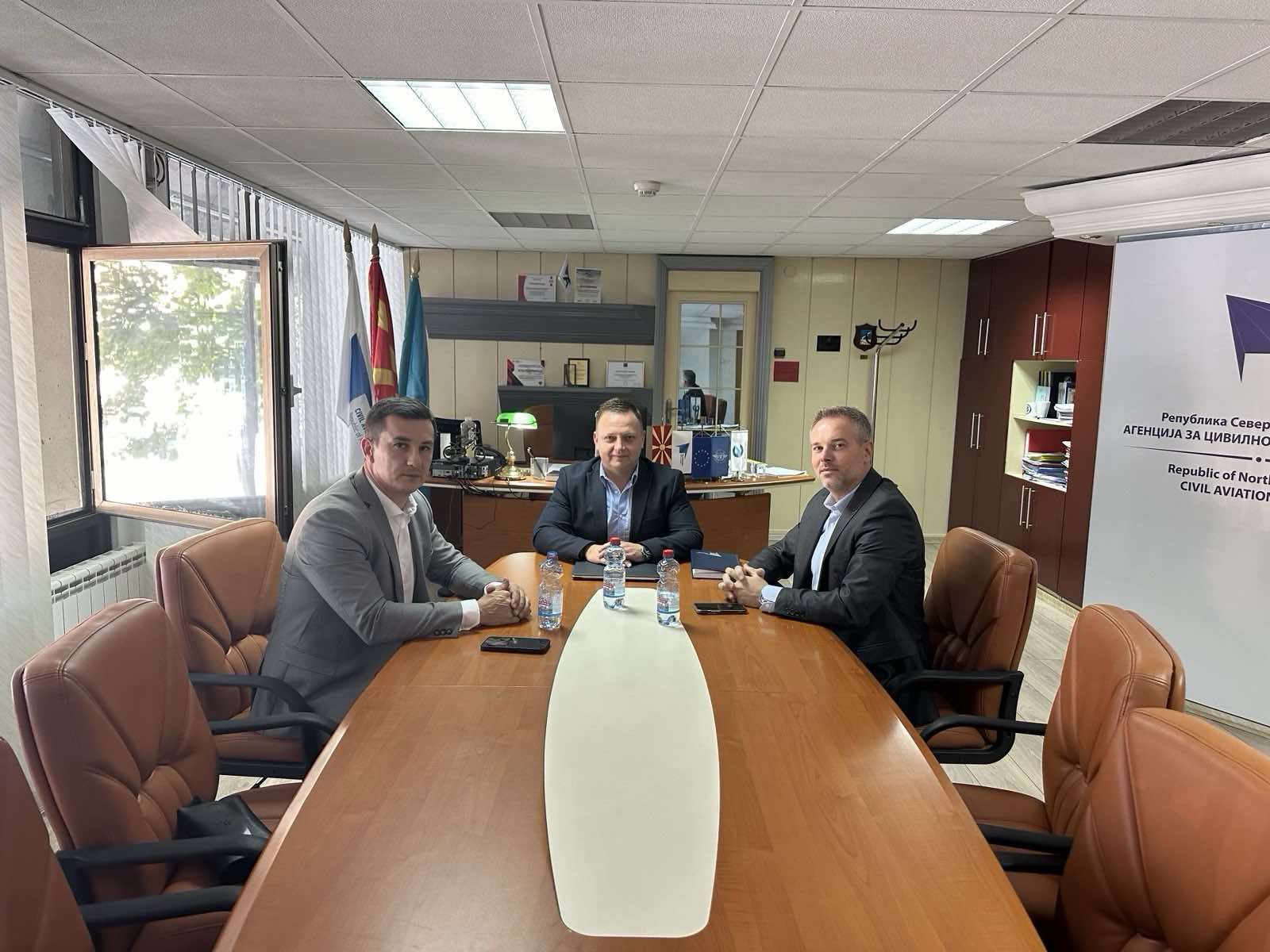 Средба на директорите на АЦВ и БЈБ, Стојаноски и Јанев – www.caa.gov.mk