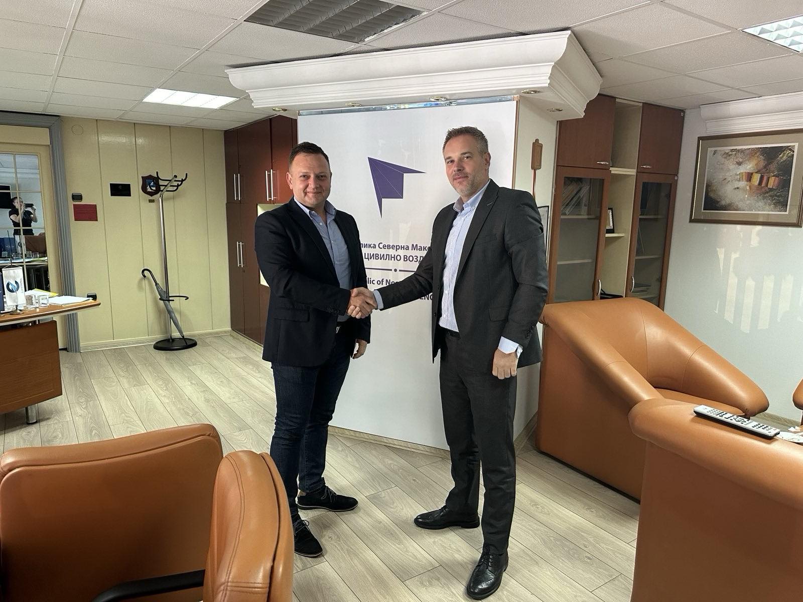 Средба на директорите на АЦВ и БЈБ, Стојаноски и Јанев – www.caa.gov.mk