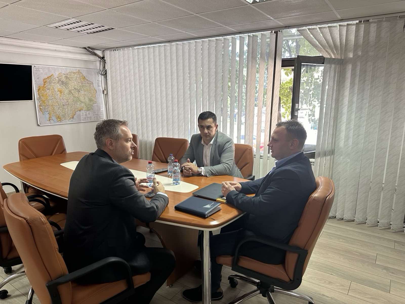 Средба на директорите на АЦВ и БЈБ, Стојаноски и Јанев – www.caa.gov.mk